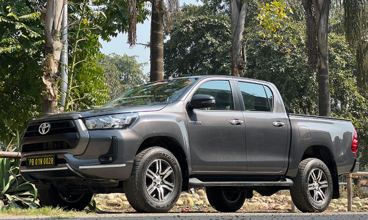 Book Self Drive Toyota Hilux 2.8L 4x4 MT Diesel Car